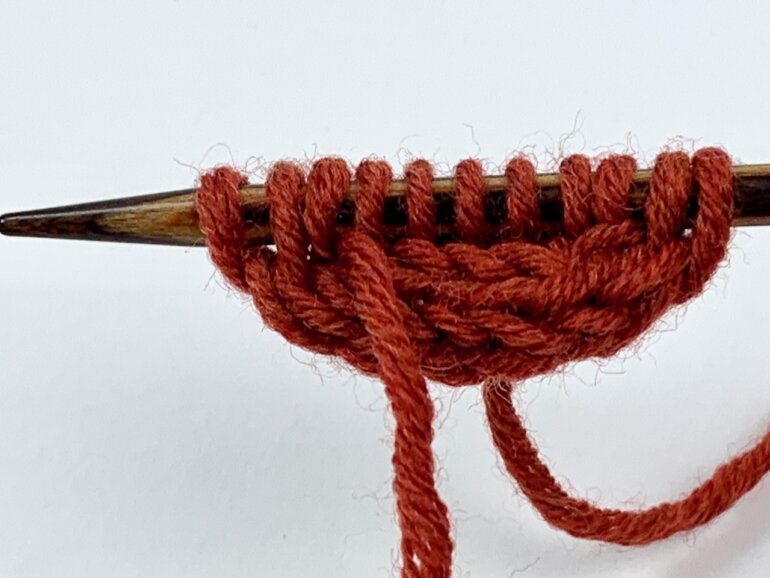 Dreieckstuch mit I-Cord-Rand stricken - Tuch Swanja | sockshype.com